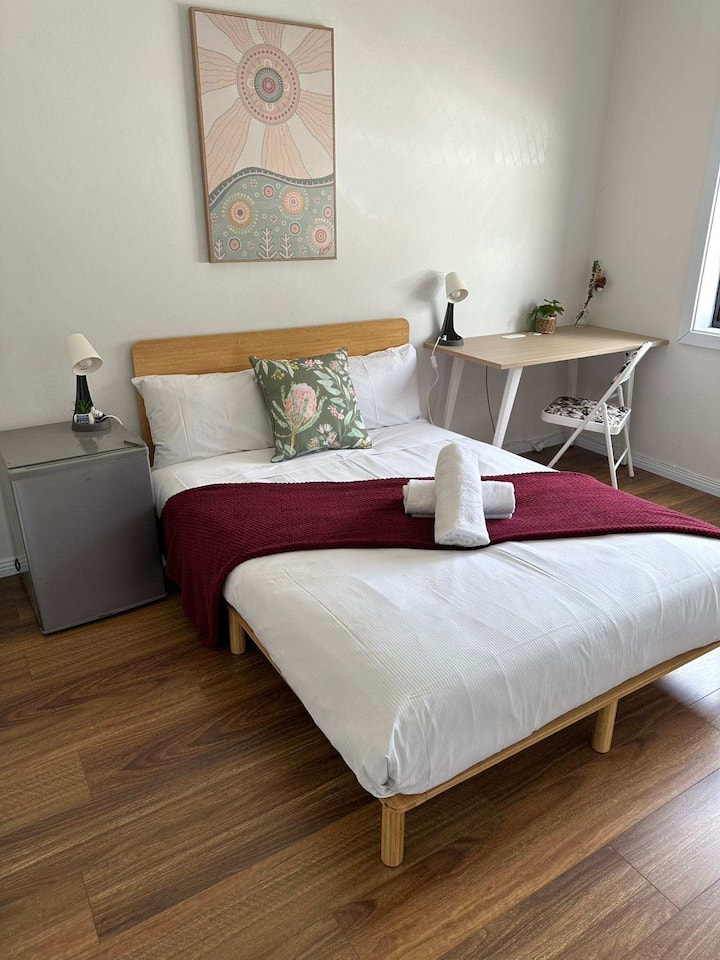 Double Room - Prime Location - Convenient Spot - Auburn