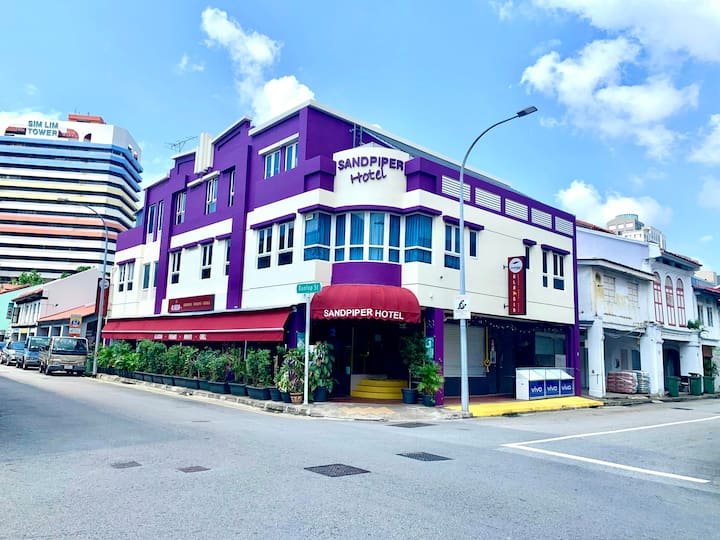 Comfort Deluxe Family Room With Street View - Newton