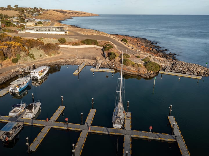 Cove Landing Marina Apartments 1,2&3 Sleeps 12 - Penneshaw