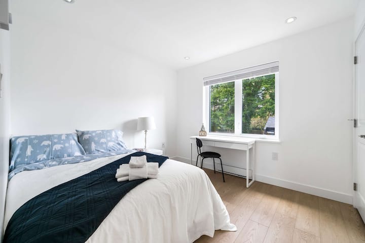 Charming 2-bd Retreat In The Heart Of Vancouver - Bowen Island