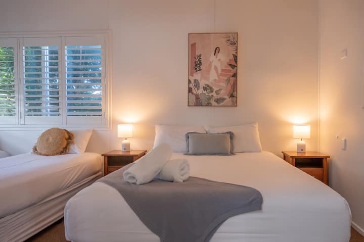 Family Suite ~ Sleeps 5 ~ Pool & Sauna - Bundaberg