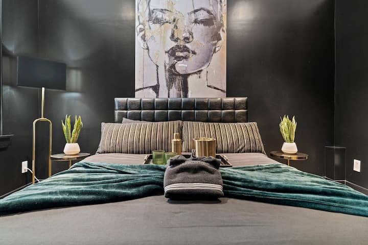 The City View - Private Roof Deck By Broad St - Philadelphia, PA