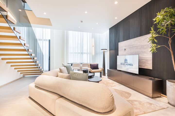 Luxury 3-floor Townhouse W/ Private Garden - Dubai