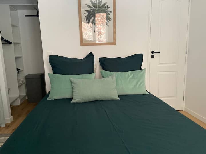 Quartier Montmartre Métro Lignes 12 Et 4 - Stade Rolland Garros