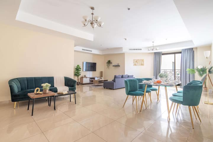 Modern 2br W/ Maids Room In Al Jaddaf - Near Metro - United Arab Emirates