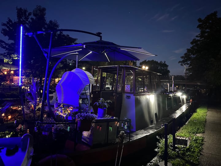 London Dutch Barge - Sleeps 3 & Cosy Fireplace - 얼 코트