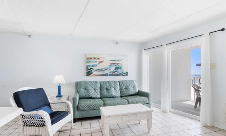 Emerald Skye 16 | Gulf Front + Beach Access + Pool - Orange Beach, AL