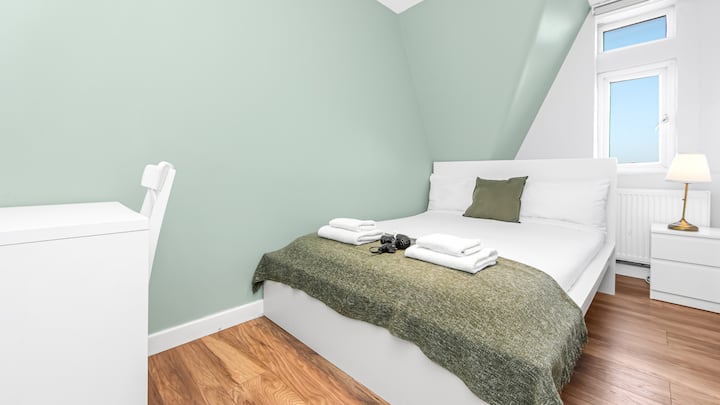 Lovely 2 Bedrooms Flat Next To The Station - London