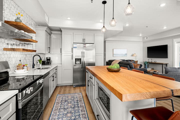 Luxury Condo W/ Beach Access | Dragestil 713-1 - Duluth, MN