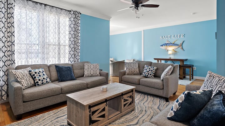 Spacious Townhome In West Oc, Perfect For Families - 
