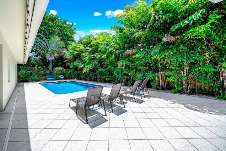Pool! Walk To Private Beach & Historic Lighthouse! - Pompano Beach, FL