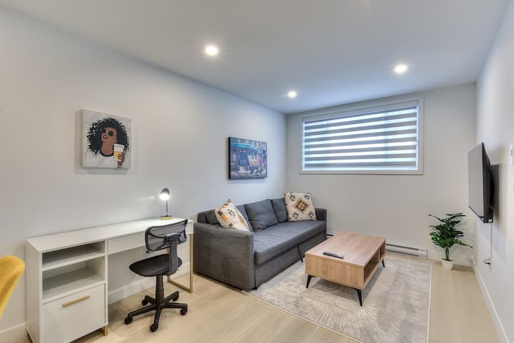 Stylish And Chic One Bedroom Apartment - Dorval