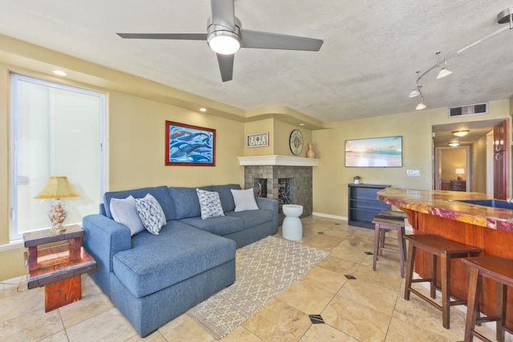 Entire 2nd Floor - Bay Views, Beach Steps Outside - Newport Beach, CA