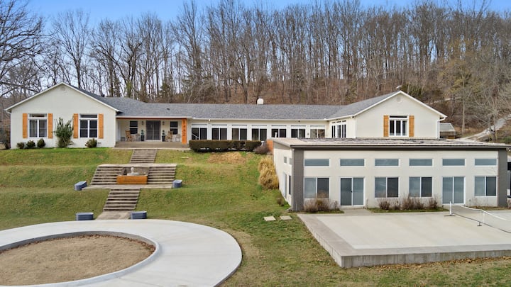 Adventure Awaits- Indoor Pool & Pickle Ball Court - Bella Vista, AR