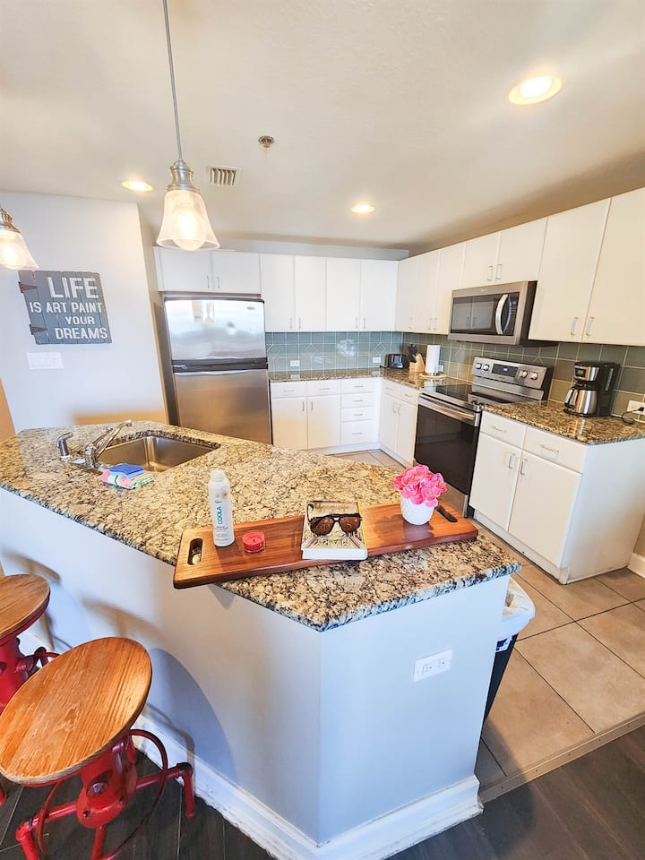 Bring Your Pet! Outstanding Views And Amenities! - Panama City Beach, FL