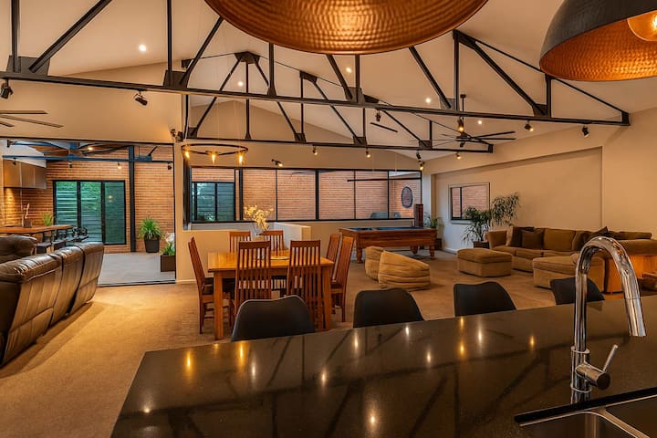 Newcastle Cbd Penthouse | Spa & Entertainment - Newcastle