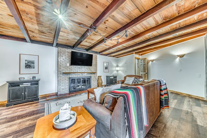 Walk To Midtown Ruidoso: Modern-rustic Cabin - Ruidoso, NM