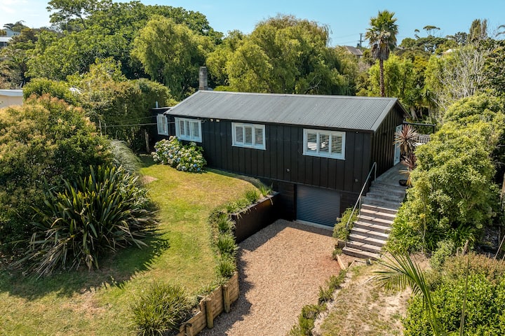 Tahatai Cottage - Waiheke Island
