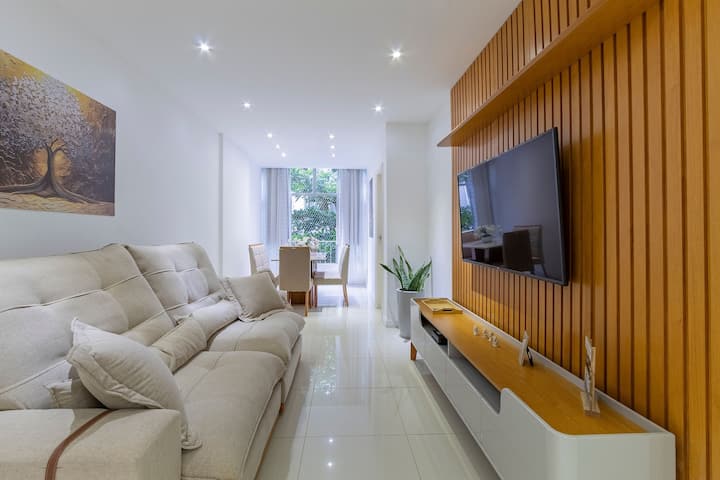 2 Min From Copacabana Beach | Spacious & Renovated - Rio de Janeiro