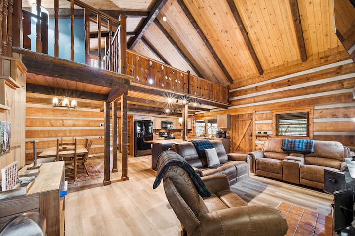 Traditional Cabin With Modern Conveniences - Blowing Rock, NC