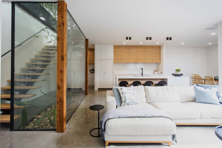 The Avenue- Beach, Luxury, Garage, A/c, Fireplace - Geelong