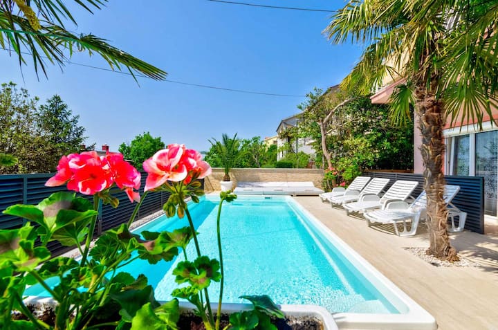 Holiday Apartment With Balcony And Pool - Crikvenica