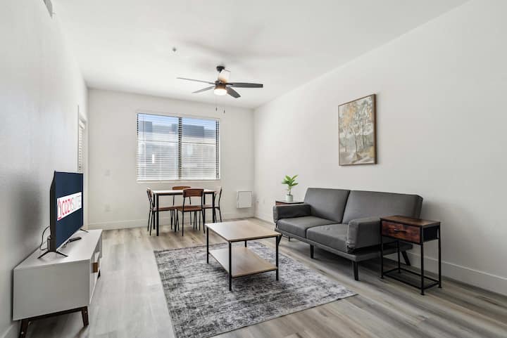 Cozysuites Glendale - Westgate W/ Pool! 11 - Glendale, AZ