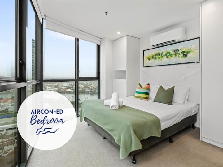 Beachfront Studio • Ocean View • Pool • Gym Access - Surfers Paradise