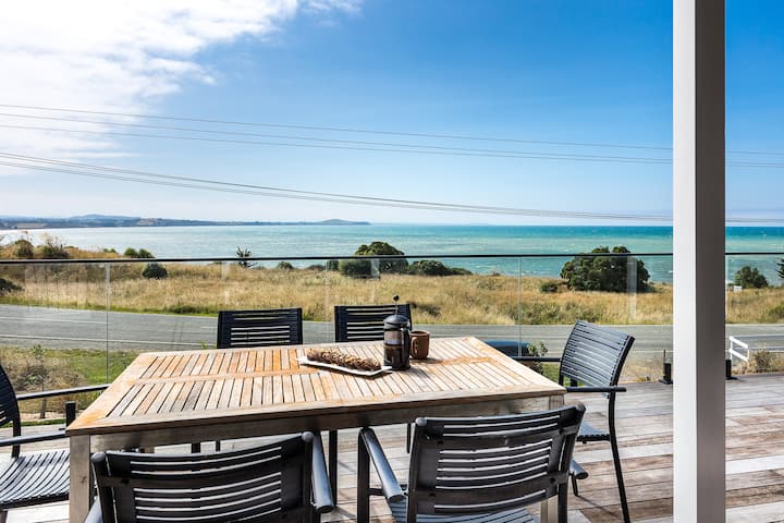 Moeraki Beach Haven - Otago Beachfront Home - Hampden
