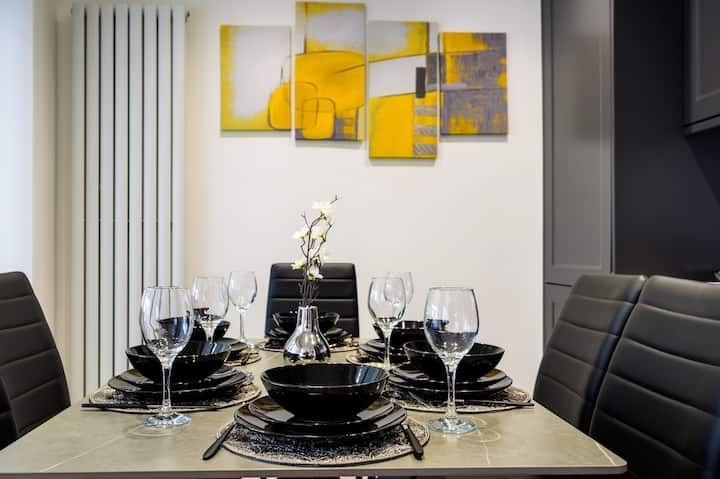 Next To Tram – Free Parking Near Cooplive & Etihad - Oldham