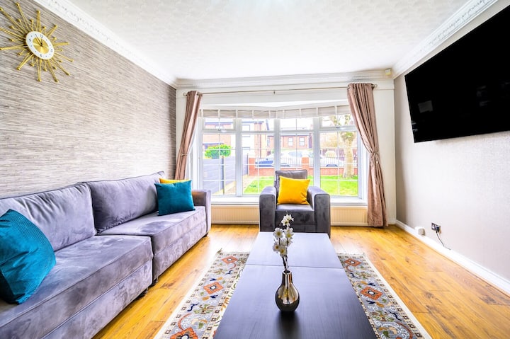 Next To Tram – Free Parking Near Cooplive & Etihad - Oldham