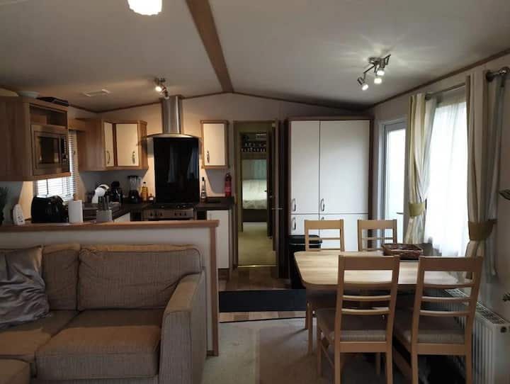 Caravan With Decking & Wifi Ref 45017b - Harwich