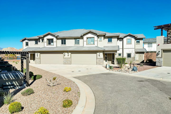6 Br Townhome With Resort Amenities & Hot Tub - La Verkin, UT