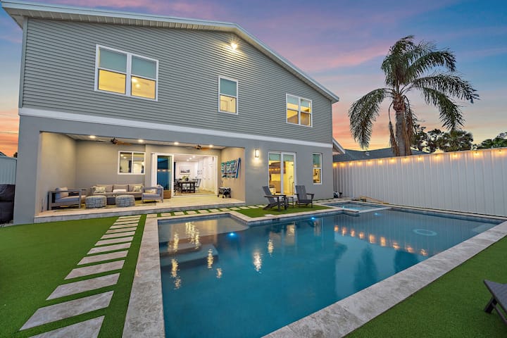 Coastal Lodge | Private Pool + Grill - Sarasota, FL