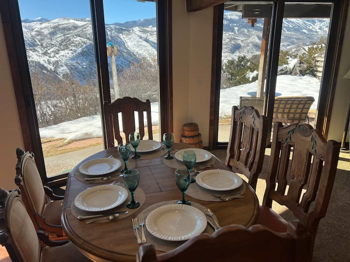 Extended Stay Aspen Chalet, Family Retreat, 2 Bdrm - Snowmass Village, CO
