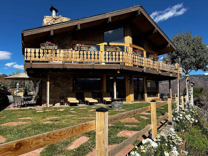 Extended Stay Aspen Chalet, Family Retreat, 2 Bdrm - Snowmass Village, CO