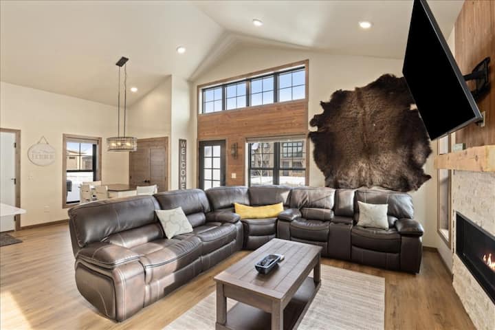 Hot Tub Retreat Minutes From Red Lodge Mountain - Red Lodge, MT