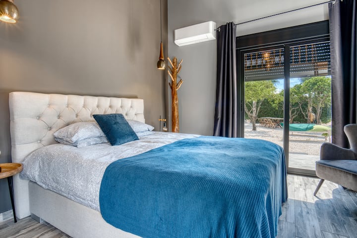 Room 2 - La Marina