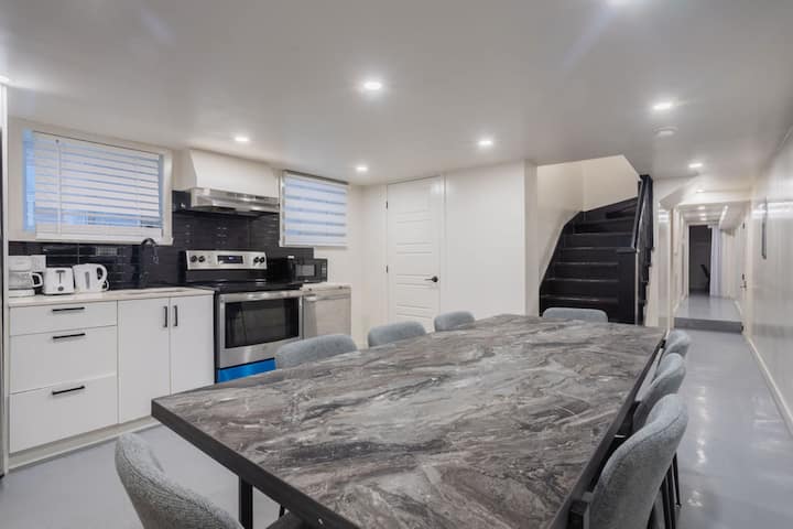 Stylish 4br In The Heart Of Plateau Montreal - Montreal