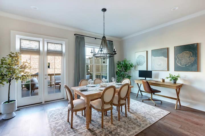 Harbor Breeze, Luxurious | Modern | Steps To River - Savannah, GA