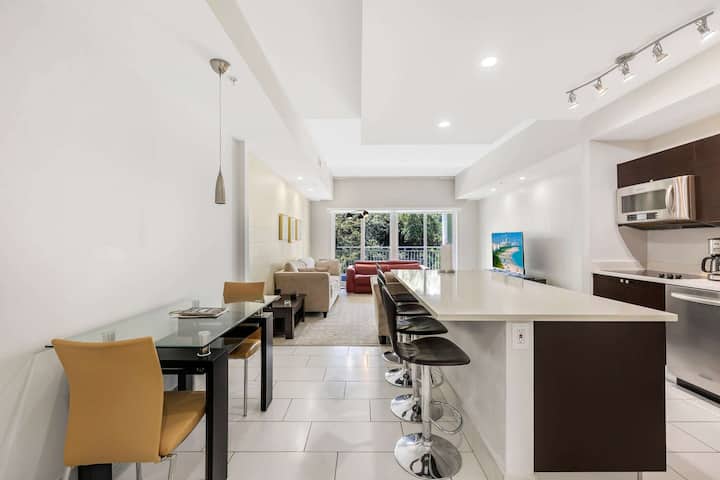 Spacious 2-story Doral Home | Pool & Gym - Doral, FL