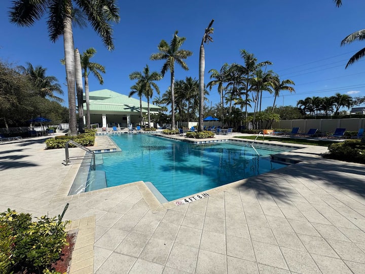 Doral Escape W/ Pool Access - Westchester, FL