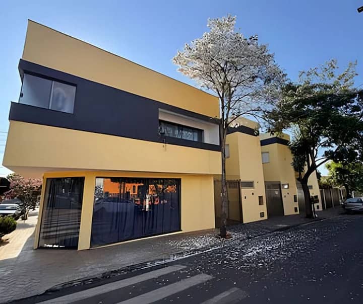 Sobrado 2q No Centro De Ourinhos, Ar-cond E Vaga - Ourinhos