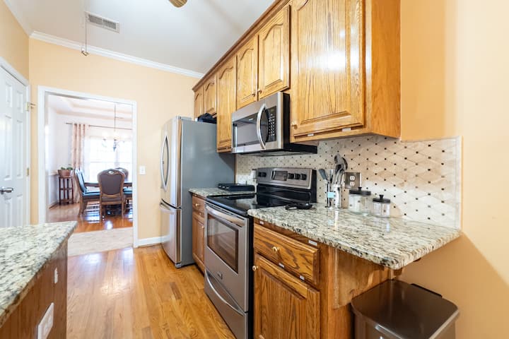 Spacious 4br W/ Downstairs Suite | 5% • 10% - Cartersville, GA