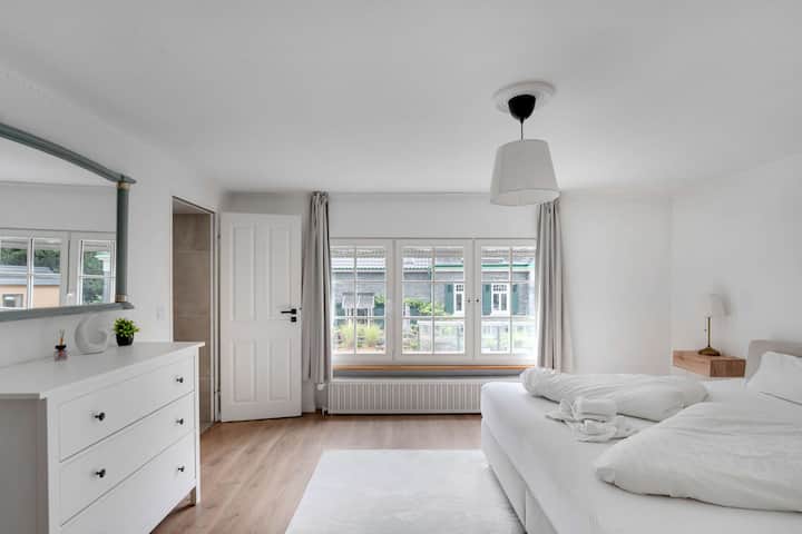 Princely Lodge Schloss Burg |  2 Rooms |  A1 Cgn - Solingen