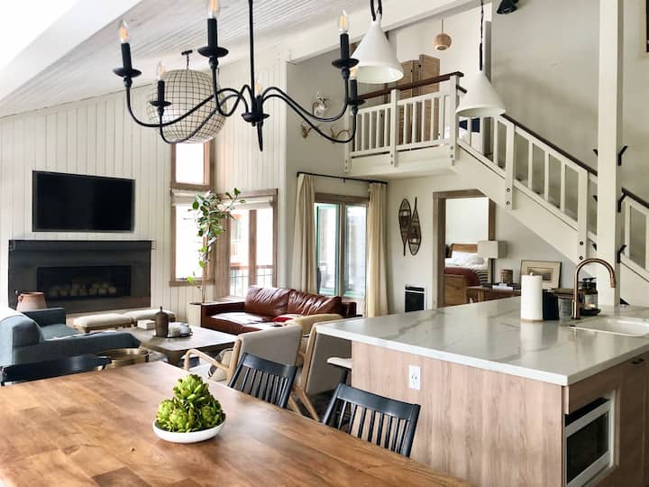 Majestic Mountain Views W/all The Comforts Of Home - June Lake, CA