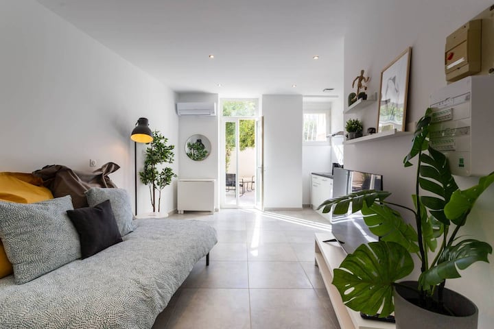 Maxbnb - Appart 1 Chambre 39m² - Terrasse - Clim - トゥーロン