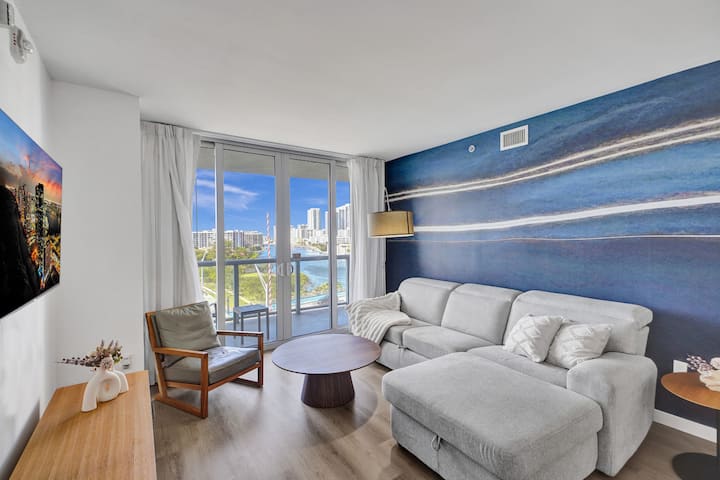 Ocean And Canal View Condo Resort Hallandale 804 - Aventura, FL