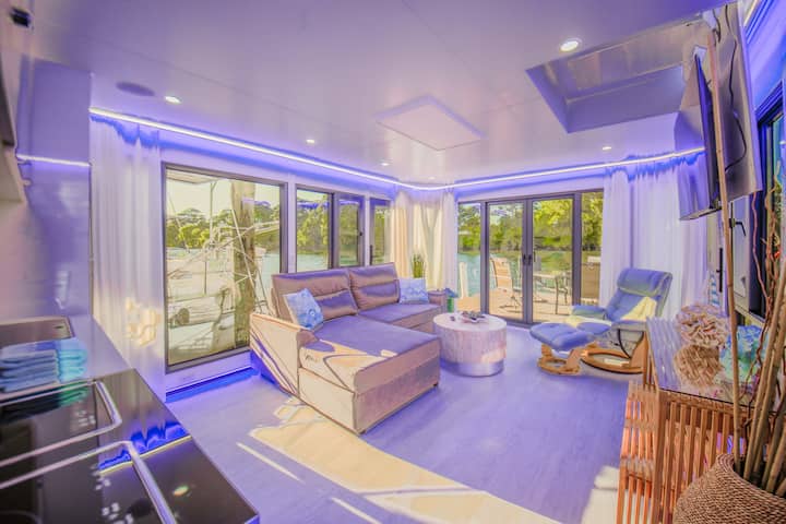 Kokomo Floating Bungalow - Merritt Island, FL