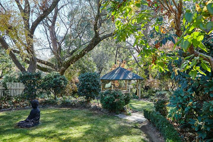 Historical Mine Manager's Cottage - ブライト